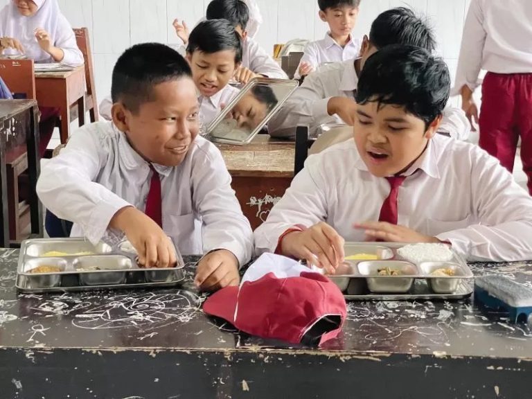 Setahun Prabowo-Gibran, MBG Jadi Bukti Nyata Pemerintah Hadir untuk ...
